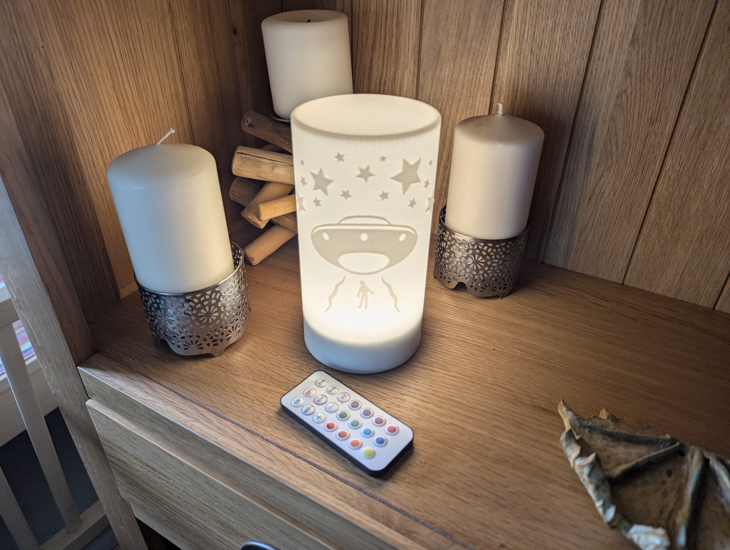 Alien Abduction Night Light With 12 Colours - The Glow Zone